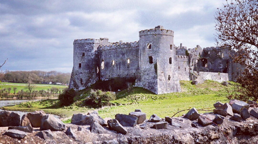 Carew, a walk through history – Short Walks Long Paths